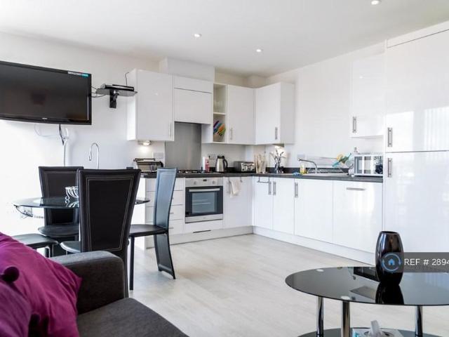 2 bedroom penthouse to rent