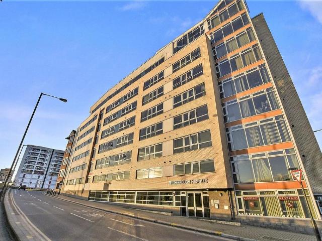 2 bedroom penthouse to rent