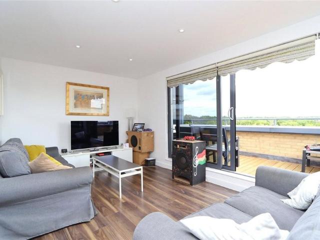 2 bedroom penthouse to rent