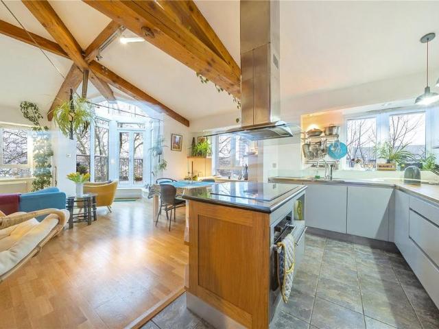 2 bedroom penthouse to rent