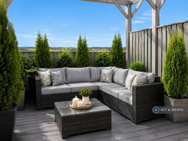 2 bedroom penthouse to rent