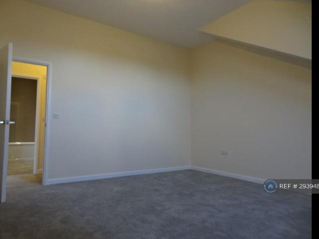 2 bedroom penthouse to rent