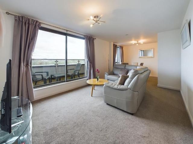 2 bedroom penthouse to rent