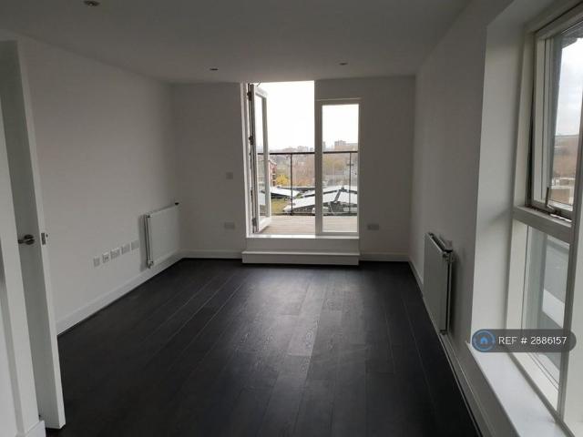 2 bedroom penthouse to rent