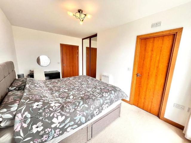 2 bedroom penthouse to rent