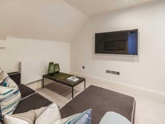 2 bedroom penthouse to rent