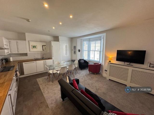 2 bedroom penthouse to rent