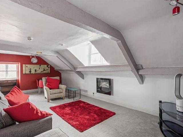 2 bedroom penthouse to rent