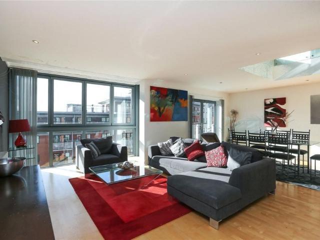 2 bedroom penthouse to rent
