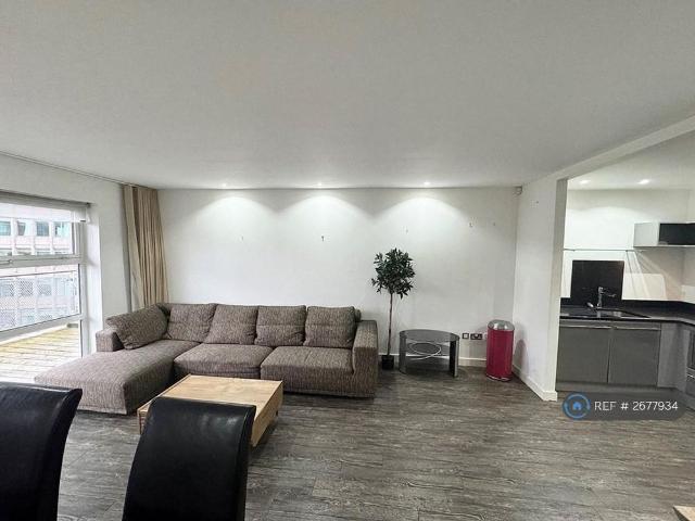 2 bedroom penthouse to rent
