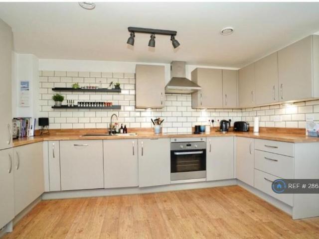 2 bedroom penthouse to rent