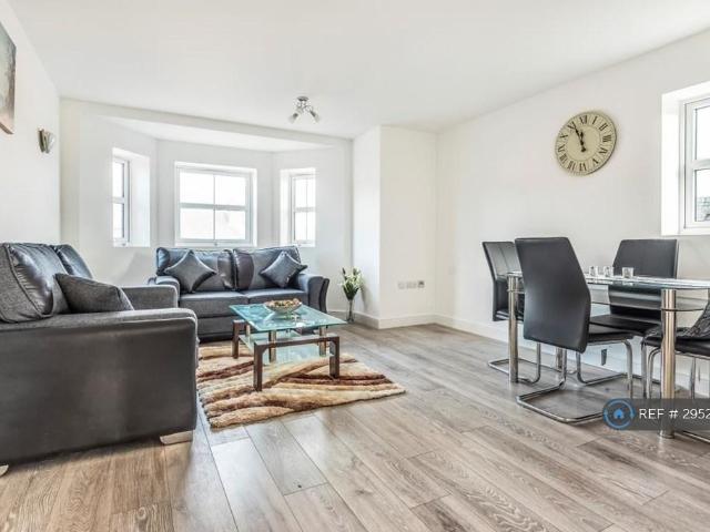 2 bedroom penthouse to rent