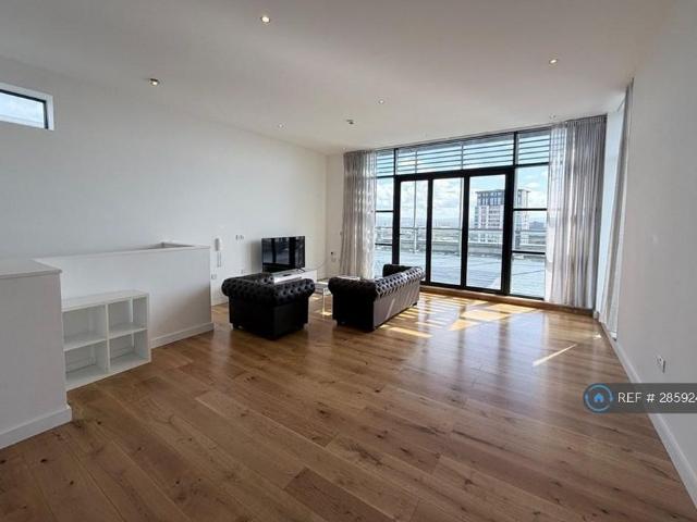 2 bedroom penthouse to rent