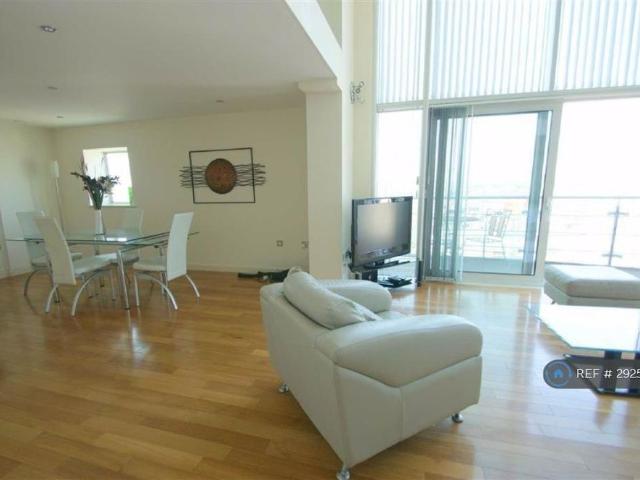 2 bedroom penthouse to rent