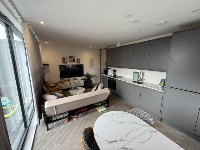 2 bedroom penthouse to rent