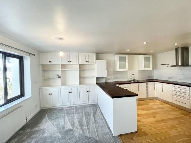 2 bedroom penthouse to rent