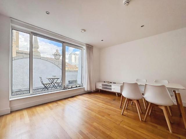 2 bedroom penthouse to rent