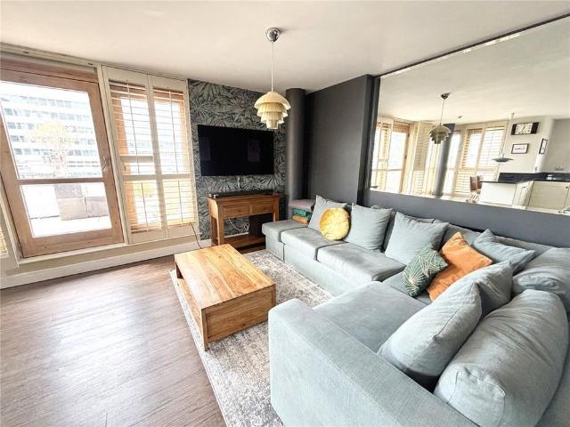 2 bedroom penthouse to rent