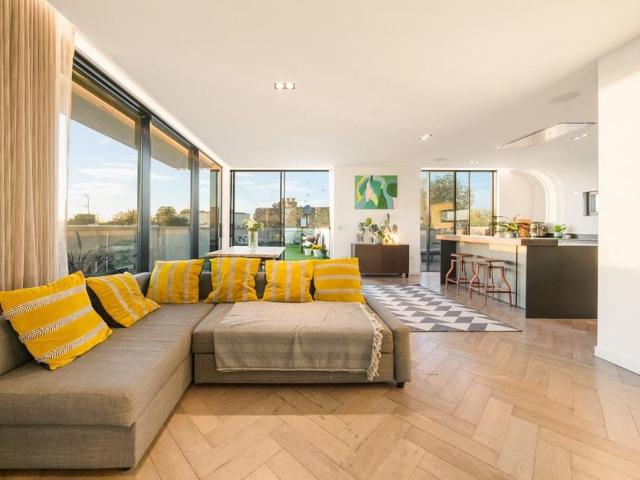 2 bedroom penthouse to rent