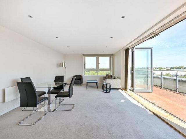 2 bedroom penthouse to rent