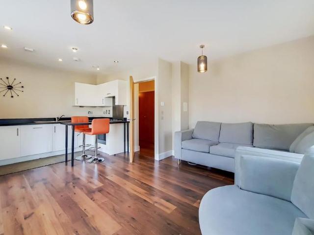 2 bedroom penthouse to rent