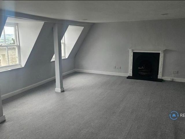 2 bedroom penthouse to rent