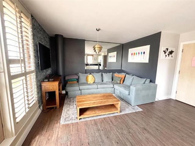 2 bedroom penthouse to rent