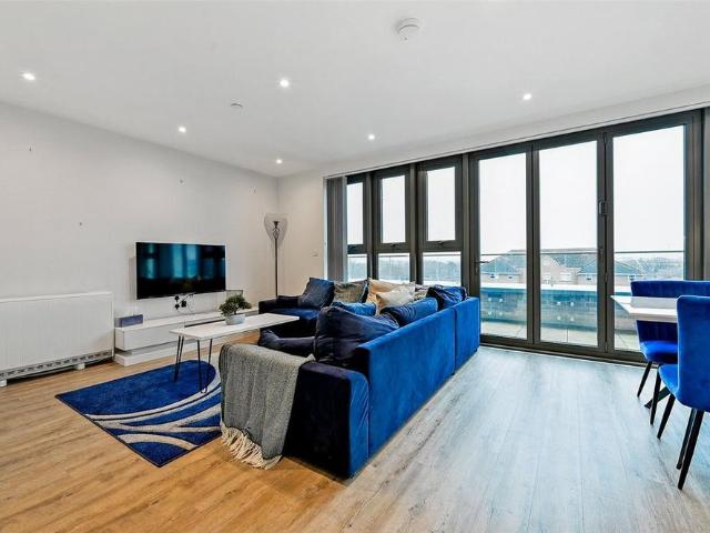 2 bedroom penthouse to rent