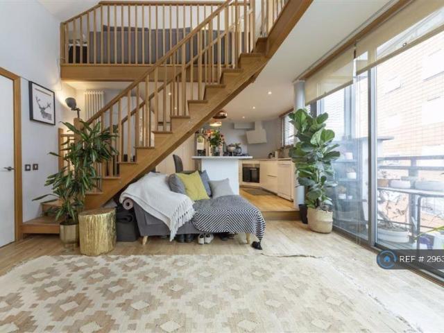 2 bedroom penthouse to rent