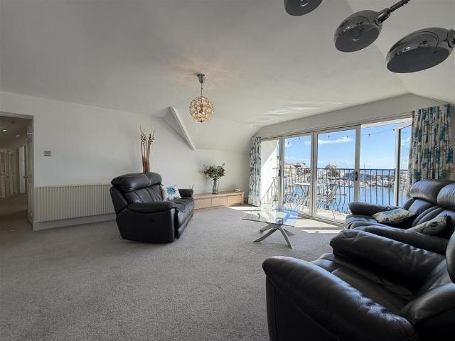 2 bedroom penthouse to rent