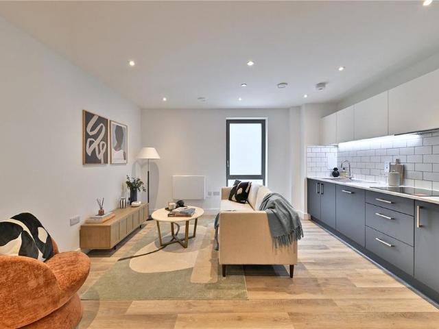 2 bedroom penthouse to rent