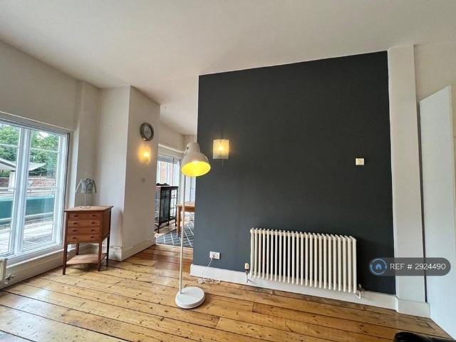 2 bedroom penthouse to rent