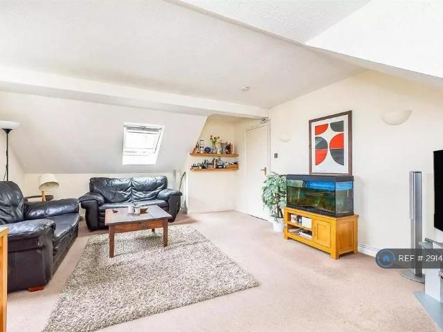 2 bedroom penthouse to rent