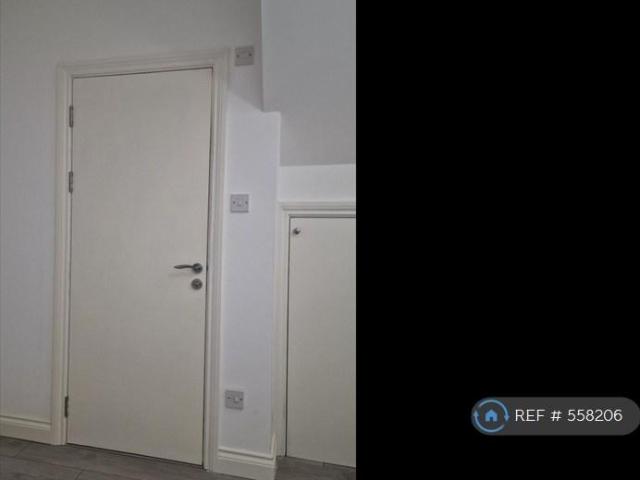 2 bedroom penthouse to rent