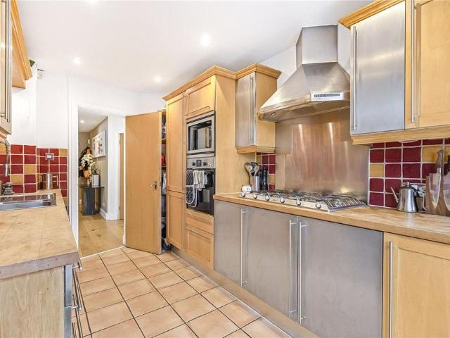 2 bedroom penthouse to rent
