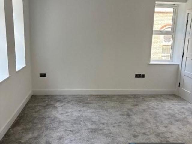 2 bedroom penthouse to rent