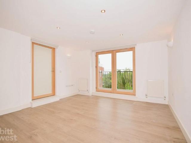 2 bedroom penthouse to rent