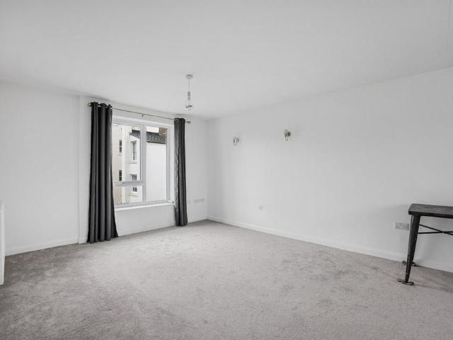 2 bedroom penthouse to rent