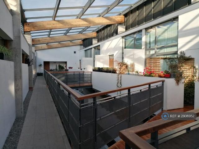 2 bedroom penthouse to rent