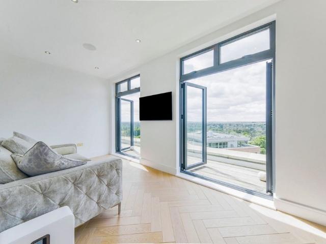 2 bedroom penthouse to rent