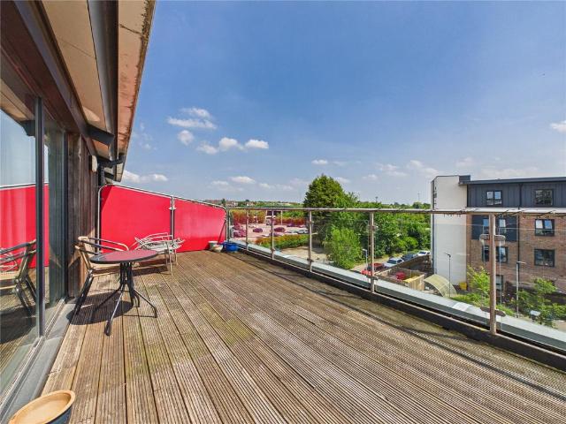 2 bedroom penthouse to rent