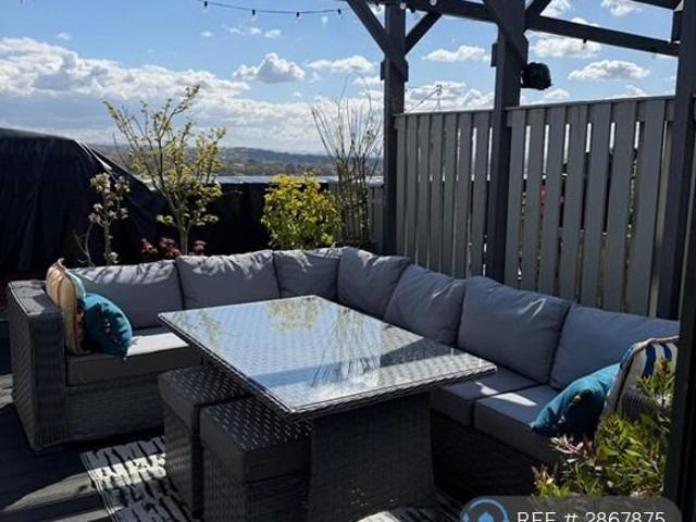 2 bedroom penthouse to rent