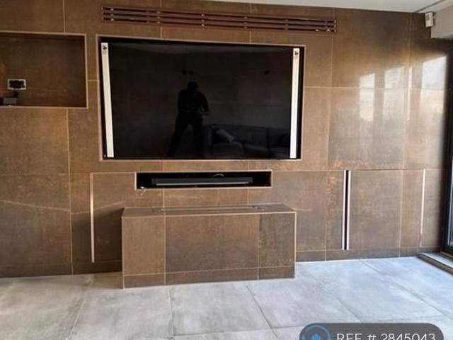 2 bedroom penthouse to rent
