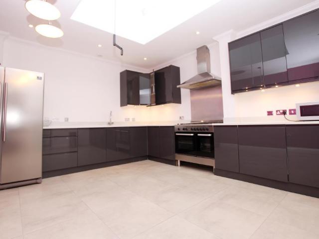 2 bedroom penthouse to rent