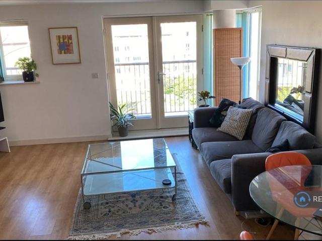2 bedroom penthouse to rent