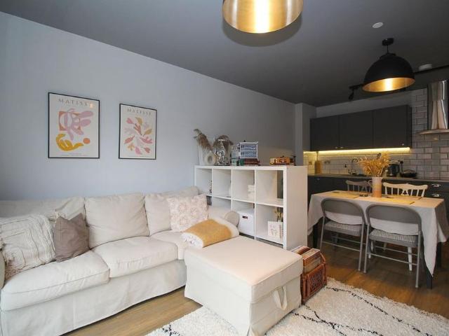 2 bedroom penthouse to rent