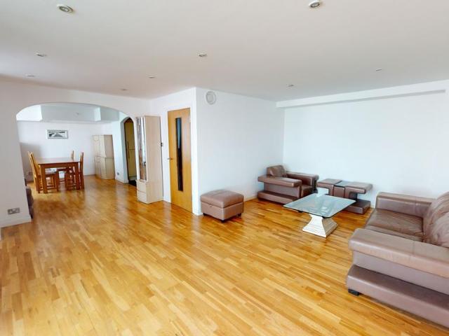 2 bedroom penthouse to rent