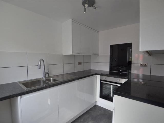 2 bedroom penthouse to rent