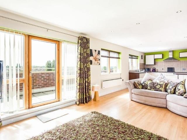 2 bedroom penthouse to rent
