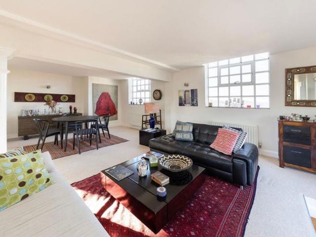 2 bedroom penthouse to rent